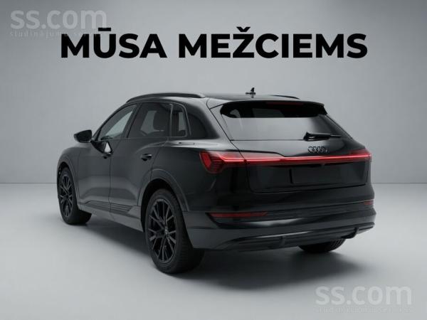 Черный Ауди E-Tron 2023 в Рига, объемом двигателя 0.00 л и пробегом 68 тыс. км за 41990 €, фото 2 на AUTOMOTO.COM.LV
