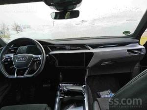 Black Audi E-Tron 2023 in Riga, with an engine capacity of 0.00 L and mileage of 68 thousand km for 41990 €, photo 5 on AUTOMOTO.COM.LV