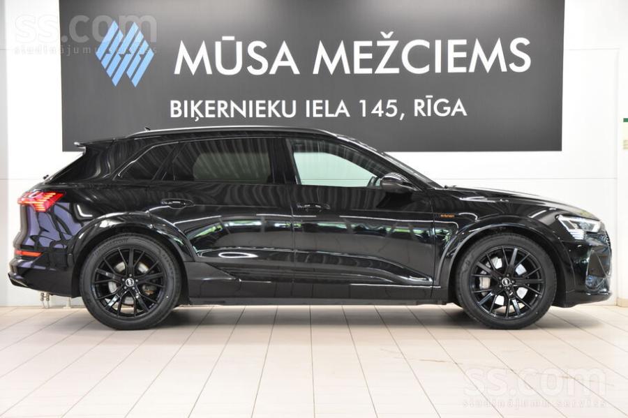 Черный Ауди E-Tron 2023 в Рига, объемом двигателя 0.00 л и пробегом 68 тыс. км за 40490 €, фото 5 на AUTOMOTO.COM.LV