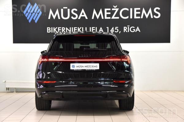 Melns Audi E-Tron 2023 Rīga, ar dzinēja tilpumu 0.00 L un nobraukumu 68 tūkst. km par 40990 €, foto 7 vietnē AUTOMOTO.COM.LV