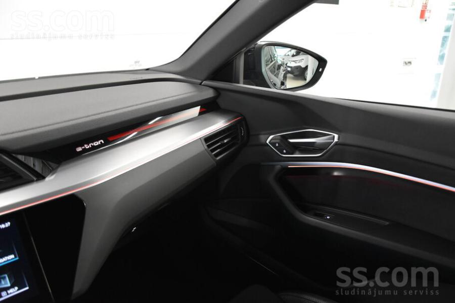 Черный Ауди E-Tron 2023 в Рига, объемом двигателя 0.00 л и пробегом 68 тыс. км за 40490 €, фото 14 на AUTOMOTO.COM.LV
