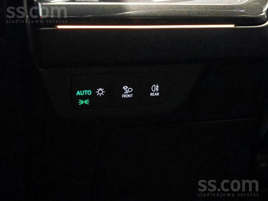 Black Audi E-Tron 2023 in Riga, with an engine capacity of 0.00 L and mileage of 113 thousand km for 34900 €, photo 17 on AUTOMOTO.COM.LV