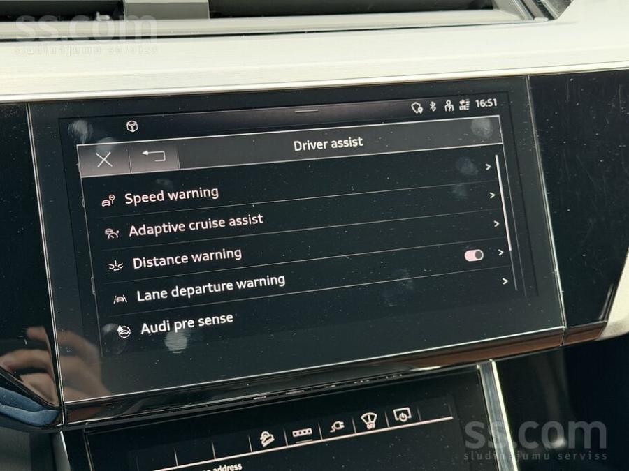 Черный Ауди E-Tron 2023 в Рига, объемом двигателя 0.00 л и пробегом 99 тыс. км за 37990 €, фото 17 на AUTOMOTO.COM.LV