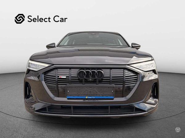 Черный Ауди E-Tron 2023 в Вильнюс, объемом двигателя 0.00 л и пробегом 122 тыс. км за 30750 €, фото 3 на AUTOMOTO.COM.LV