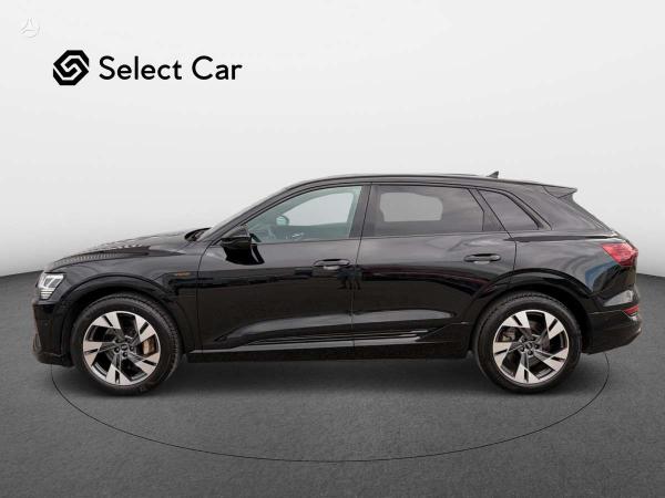 Черный Ауди E-Tron 2023 в Вильнюс, объемом двигателя 0.00 л и пробегом 122 тыс. км за 30750 €, фото 5 на AUTOMOTO.COM.LV