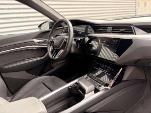 Черный Ауди E-Tron 2023 в Вильнюс, объемом двигателя 0.00 л и пробегом 122 тыс. км за 30750 €, фото 16 на AUTOMOTO.COM.LV