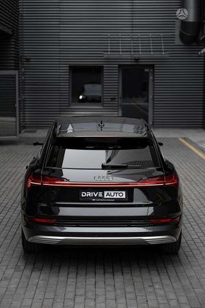 Black Audi E-Tron 2023 in Vilnius, with an engine capacity of 0.00 L and mileage of 112 thousand km for 29900 €, photo 3 on AUTOMOTO.COM.LV