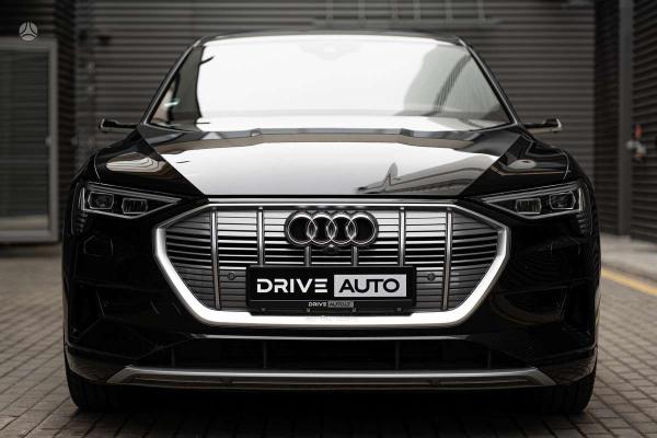 Black Audi E-Tron 2023 in Vilnius, with an engine capacity of 0.00 L and mileage of 112 thousand km for 29900 €, photo 3 on AUTOMOTO.COM.LV