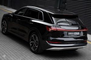 Black Audi E-Tron 2023 in Vilnius, with an engine capacity of 0.00 L and mileage of 112 thousand km for 29900 €, photo 5 on AUTOMOTO.COM.LV