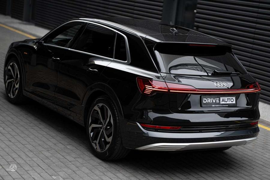 Black Audi E-Tron 2023 in Vilnius, with an engine capacity of 0.00 L and mileage of 112 thousand km for 29900 €, photo 5 on AUTOMOTO.COM.LV
