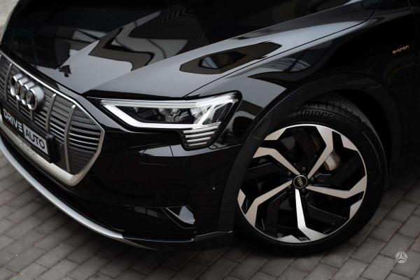 Black Audi E-Tron 2023 in Vilnius, with an engine capacity of 0.00 L and mileage of 112 thousand km for 29900 €, photo 5 on AUTOMOTO.COM.LV