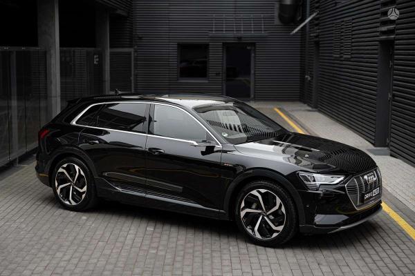 Black Audi E-Tron 2023 in Vilnius, with an engine capacity of 0.00 L and mileage of 112 thousand km for 29900 €, photo 6 on AUTOMOTO.COM.LV