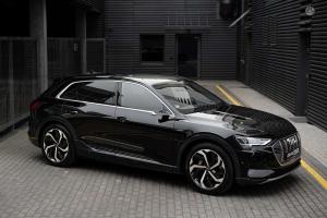Black Audi E-Tron 2023 in Vilnius, with an engine capacity of 0.00 L and mileage of 112 thousand km for 29900 €, photo 7 on AUTOMOTO.COM.LV