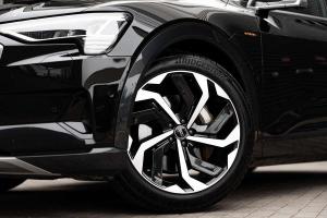 Black Audi E-Tron 2023 in Vilnius, with an engine capacity of 0.00 L and mileage of 112 thousand km for 29900 €, photo 32 on AUTOMOTO.COM.LV