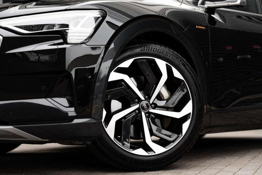 Black Audi E-Tron 2023 in Vilnius, with an engine capacity of 0.00 L and mileage of 112 thousand km for 29900 €, photo 32 on AUTOMOTO.COM.LV