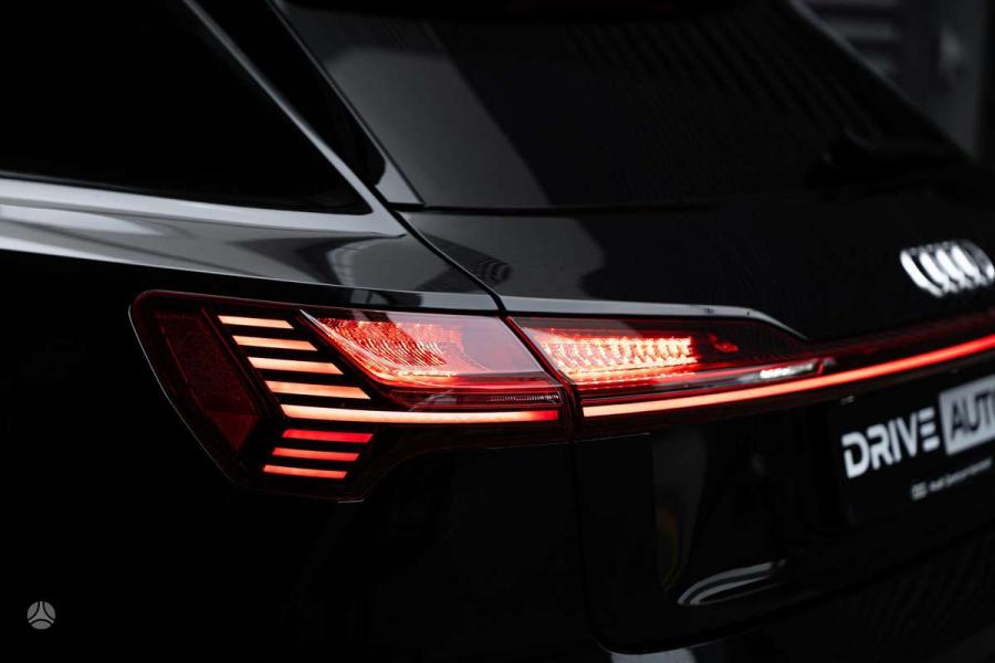 Black Audi E-Tron 2023 in Vilnius, with an engine capacity of 0.00 L and mileage of 112 thousand km for 29900 €, photo 34 on AUTOMOTO.COM.LV