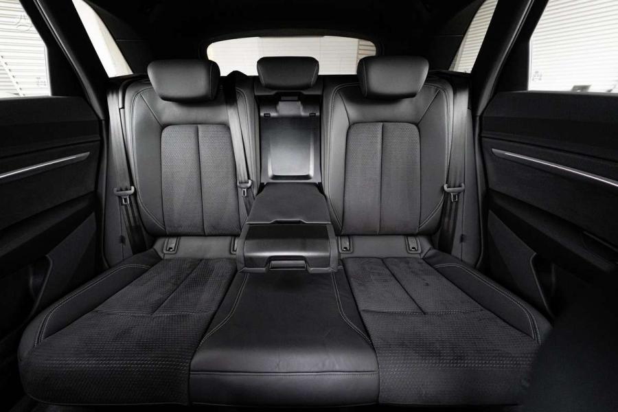 Black Audi E-Tron 2023 in Vilnius, with an engine capacity of 0.00 L and mileage of 112 thousand km for 29900 €, photo 39 on AUTOMOTO.COM.LV