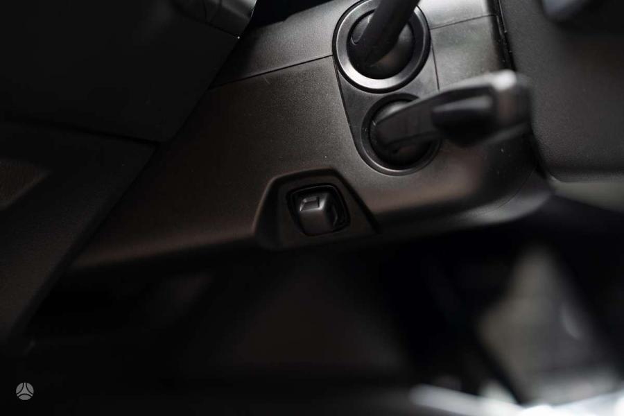 Black Audi E-Tron 2023 in Vilnius, with an engine capacity of 0.00 L and mileage of 112 thousand km for 29900 €, photo 40 on AUTOMOTO.COM.LV