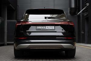 Black Audi E-Tron 2023 in Vilnius, with an engine capacity of 0.00 L and mileage of 112 thousand km for 29900 €, photo 43 on AUTOMOTO.COM.LV