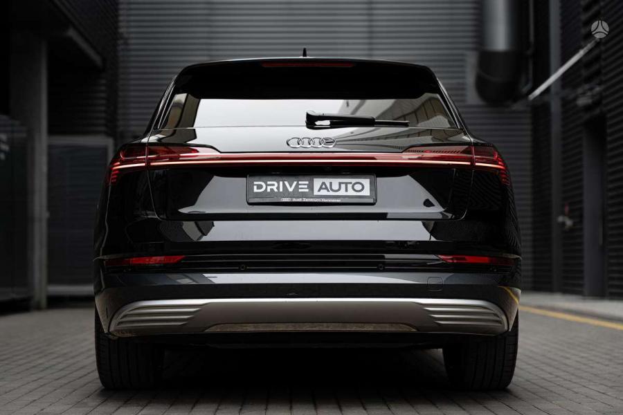 Black Audi E-Tron 2023 in Vilnius, with an engine capacity of 0.00 L and mileage of 112 thousand km for 29900 €, photo 43 on AUTOMOTO.COM.LV