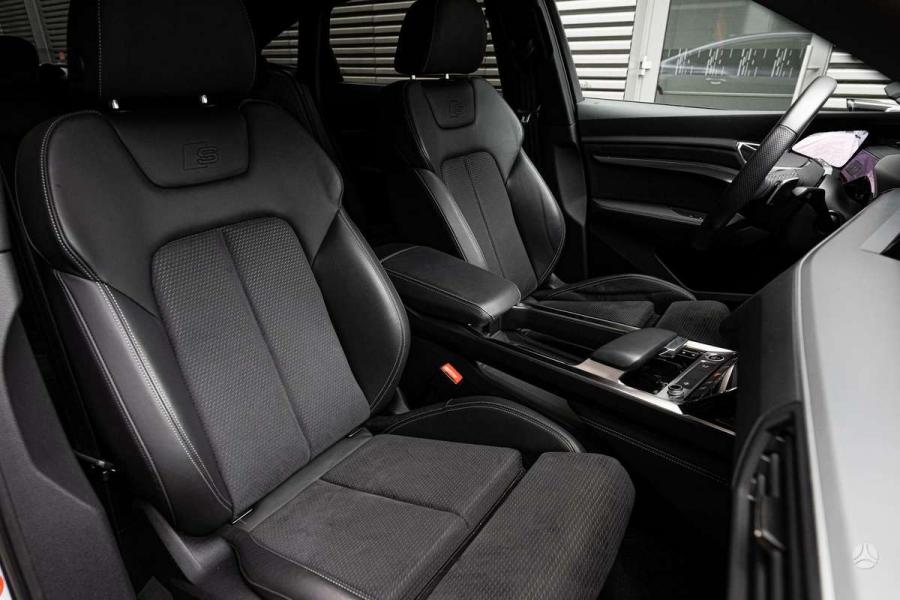 Black Audi E-Tron 2023 in Vilnius, with an engine capacity of 0.00 L and mileage of 112 thousand km for 29900 €, photo 46 on AUTOMOTO.COM.LV