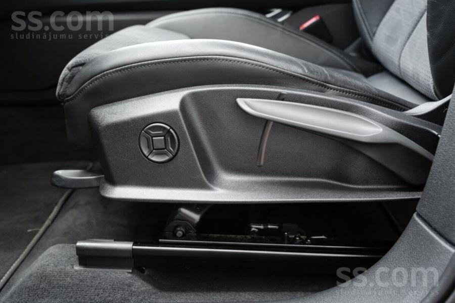 Black Audi E-Tron 2023 in Riga, with an engine capacity of 0.00 L and mileage of 26 thousand km for 36000 €, photo 10 on AUTOMOTO.COM.LV