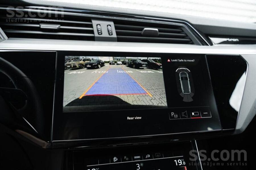 Black Audi E-Tron 2023 in Riga, with an engine capacity of 0.00 L and mileage of 26 thousand km for 36000 €, photo 18 on AUTOMOTO.COM.LV