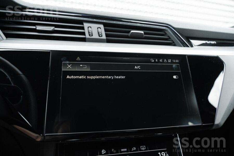Black Audi E-Tron 2023 in Riga, with an engine capacity of 0.00 L and mileage of 26 thousand km for 36000 €, photo 20 on AUTOMOTO.COM.LV