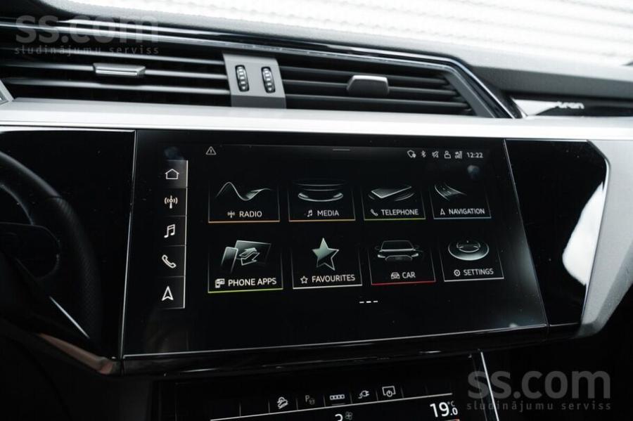 Black Audi E-Tron 2023 in Riga, with an engine capacity of 0.00 L and mileage of 26 thousand km for 36000 €, photo 21 on AUTOMOTO.COM.LV