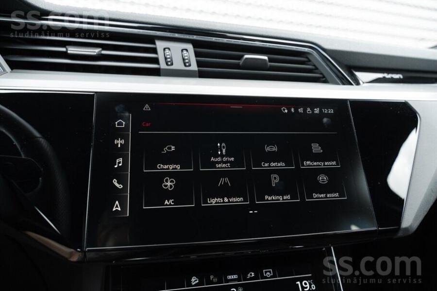 Black Audi E-Tron 2023 in Riga, with an engine capacity of 0.00 L and mileage of 26 thousand km for 36000 €, photo 22 on AUTOMOTO.COM.LV