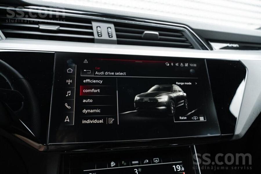 Black Audi E-Tron 2023 in Riga, with an engine capacity of 0.00 L and mileage of 26 thousand km for 36000 €, photo 24 on AUTOMOTO.COM.LV