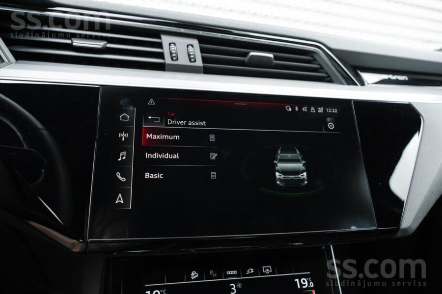 Black Audi E-Tron 2023 in Riga, with an engine capacity of 0.00 L and mileage of 26 thousand km for 36000 €, photo 25 on AUTOMOTO.COM.LV