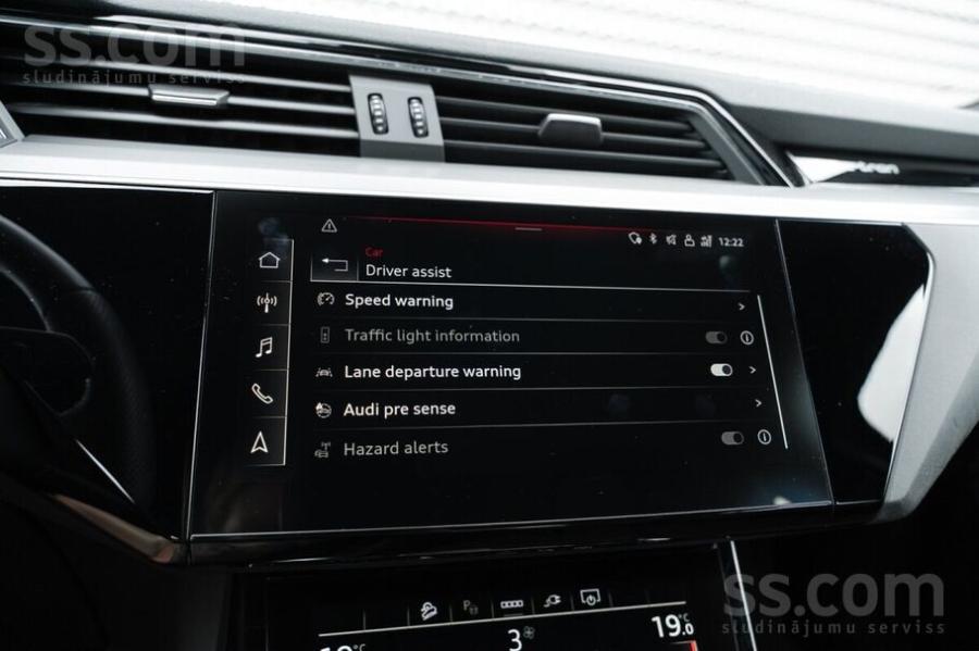 Black Audi E-Tron 2023 in Riga, with an engine capacity of 0.00 L and mileage of 26 thousand km for 36000 €, photo 26 on AUTOMOTO.COM.LV