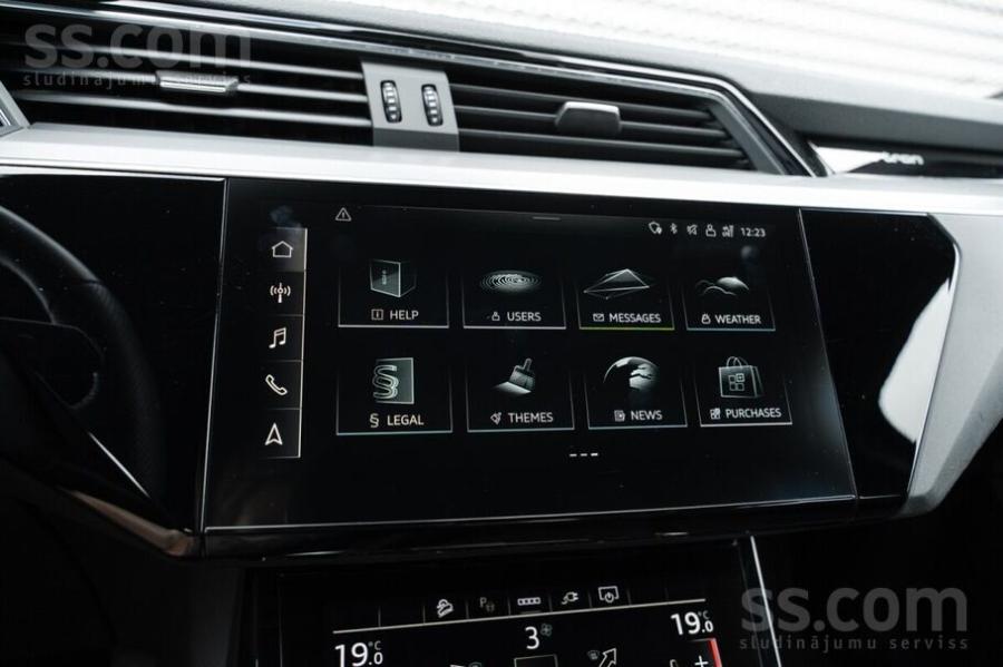 Black Audi E-Tron 2023 in Riga, with an engine capacity of 0.00 L and mileage of 26 thousand km for 36000 €, photo 27 on AUTOMOTO.COM.LV