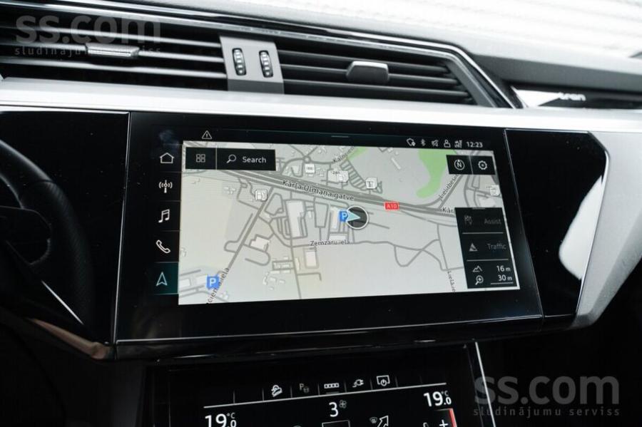 Black Audi E-Tron 2023 in Riga, with an engine capacity of 0.00 L and mileage of 26 thousand km for 36000 €, photo 28 on AUTOMOTO.COM.LV