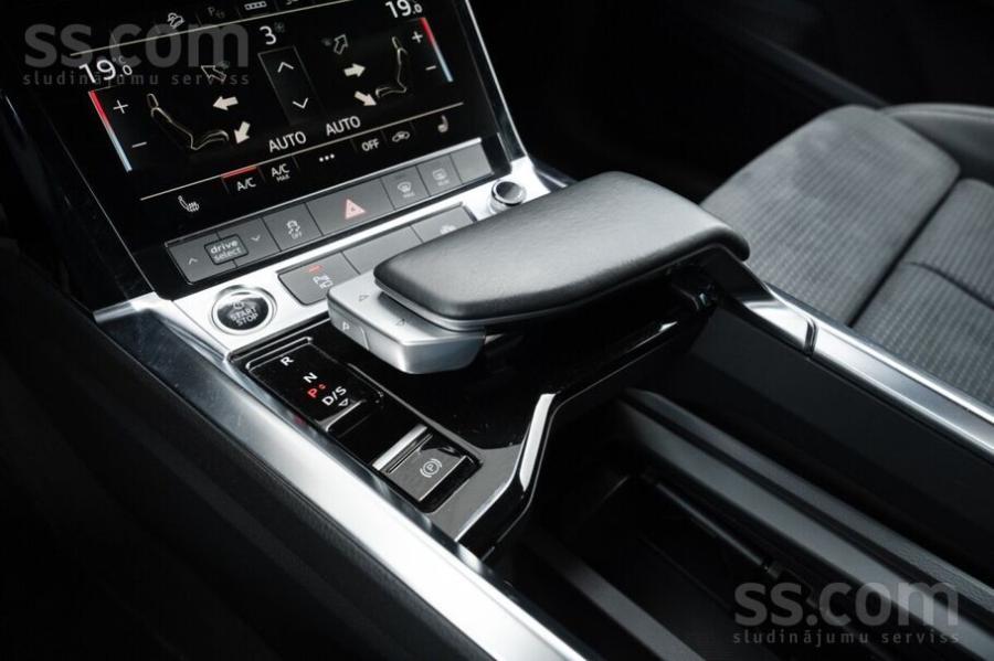 Black Audi E-Tron 2023 in Riga, with an engine capacity of 0.00 L and mileage of 26 thousand km for 36000 €, photo 30 on AUTOMOTO.COM.LV
