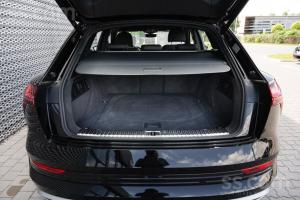 Black Audi E-Tron 2023 in Riga, with an engine capacity of 0.00 L and mileage of 26 thousand km for 36000 €, photo 32 on AUTOMOTO.COM.LV