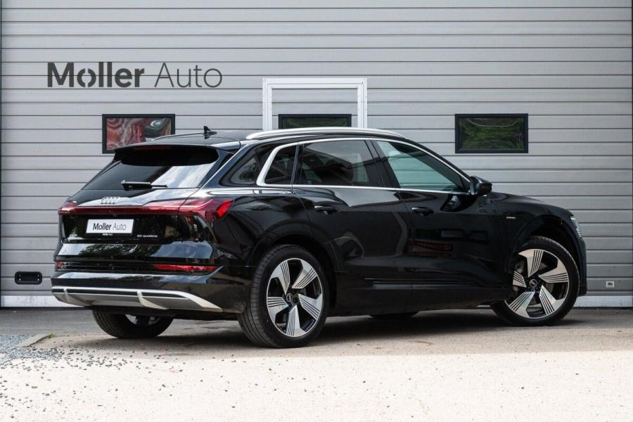 Black Audi E-Tron 2023 in Jelgava, with an engine capacity of 0.00 L and mileage of 83 thousand km for 40050 €, photo 5 on AUTOMOTO.COM.LV