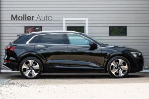 Black Audi E-Tron 2023 in Jelgava, with an engine capacity of 0.00 L and mileage of 83 thousand km for 40050 €, photo 6 on AUTOMOTO.COM.LV