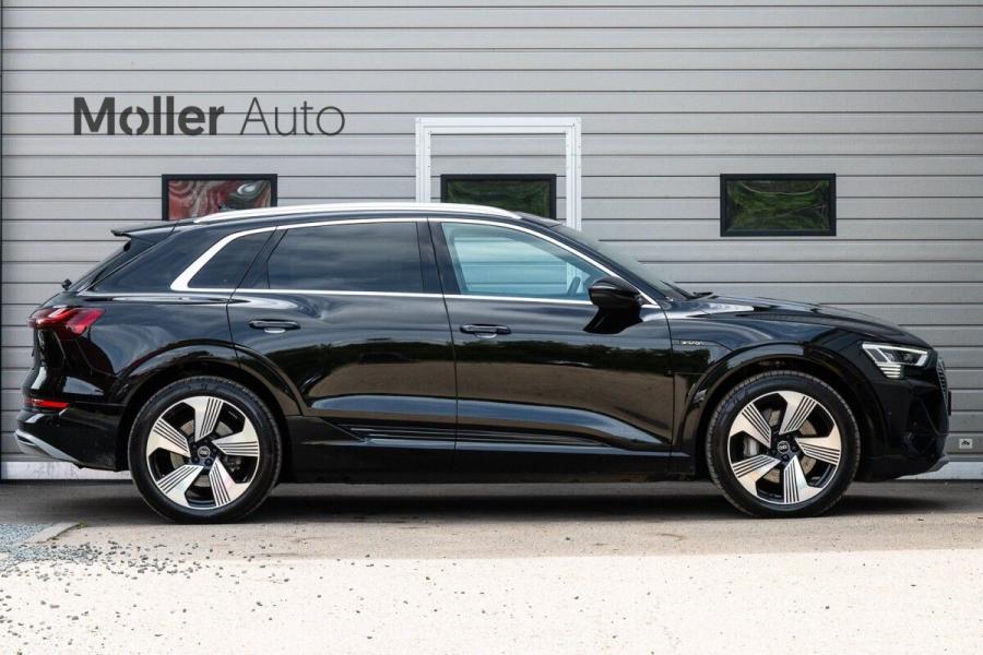 Black Audi E-Tron 2023 in Jelgava, with an engine capacity of 0.00 L and mileage of 83 thousand km for 40050 €, photo 6 on AUTOMOTO.COM.LV