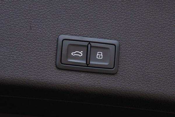 Black Audi E-Tron 2023 in Jelgava, with an engine capacity of 0.00 L and mileage of 83 thousand km for 40050 €, photo 9 on AUTOMOTO.COM.LV