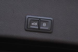 Black Audi E-Tron 2023 in Jelgava, with an engine capacity of 0.00 L and mileage of 83 thousand km for 40050 €, photo 10 on AUTOMOTO.COM.LV