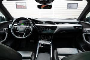 Black Audi E-Tron 2023 in Jelgava, with an engine capacity of 0.00 L and mileage of 83 thousand km for 40050 €, photo 12 on AUTOMOTO.COM.LV
