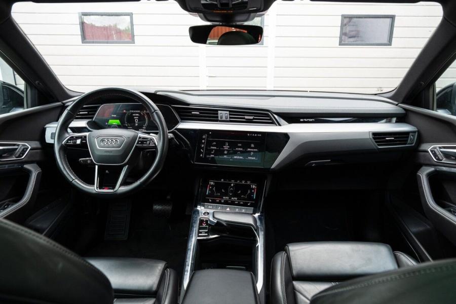 Black Audi E-Tron 2023 in Jelgava, with an engine capacity of 0.00 L and mileage of 83 thousand km for 40050 €, photo 12 on AUTOMOTO.COM.LV