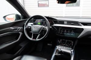 Black Audi E-Tron 2023 in Jelgava, with an engine capacity of 0.00 L and mileage of 83 thousand km for 40050 €, photo 13 on AUTOMOTO.COM.LV