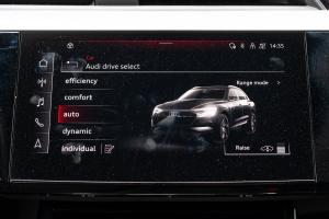 Black Audi E-Tron 2023 in Jelgava, with an engine capacity of 0.00 L and mileage of 83 thousand km for 40050 €, photo 19 on AUTOMOTO.COM.LV