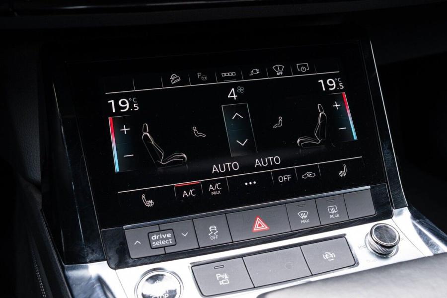 Black Audi E-Tron 2023 in Jelgava, with an engine capacity of 0.00 L and mileage of 83 thousand km for 40050 €, photo 23 on AUTOMOTO.COM.LV