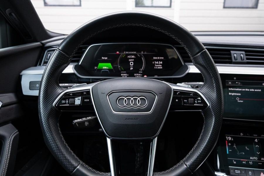 Black Audi E-Tron 2023 in Jelgava, with an engine capacity of 0.00 L and mileage of 83 thousand km for 40050 €, photo 28 on AUTOMOTO.COM.LV