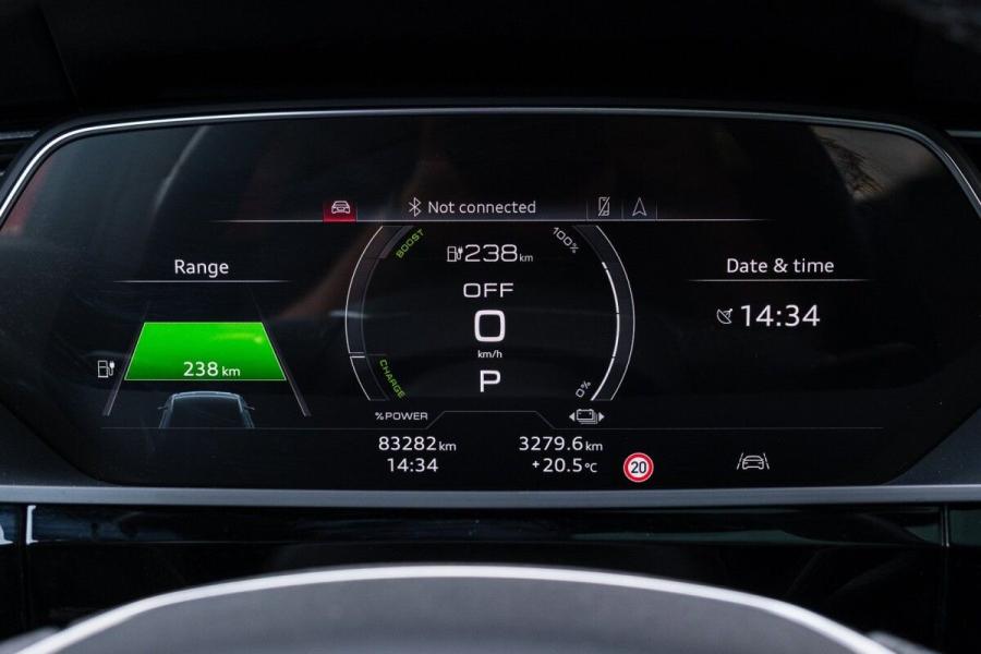 Black Audi E-Tron 2023 in Jelgava, with an engine capacity of 0.00 L and mileage of 83 thousand km for 40050 €, photo 29 on AUTOMOTO.COM.LV