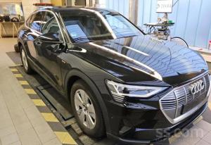 Black Audi E-Tron 2023 in Riga, with an engine capacity of 0.00 L and mileage of 32 thousand km for 35550 €, photo  on AUTOMOTO.COM.LV